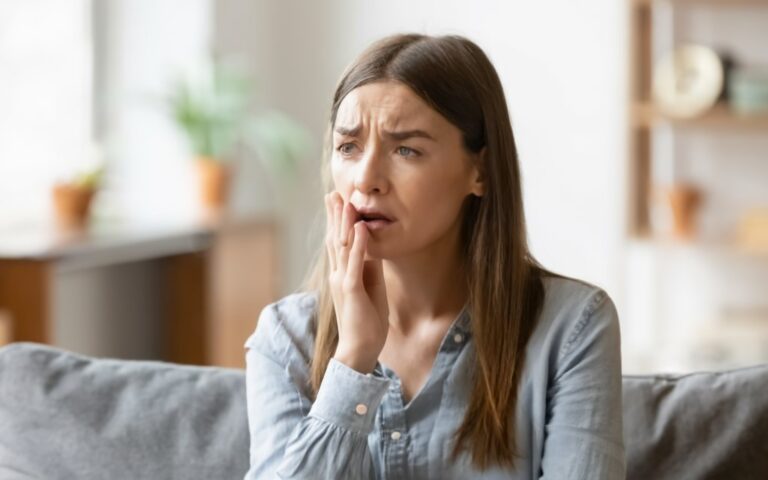 Flat Affect: Symptoms, Causes, and Treatments - MedCheck-UP Flat Affect: Symptoms, Causes, and Treatments - MedCheck-UP